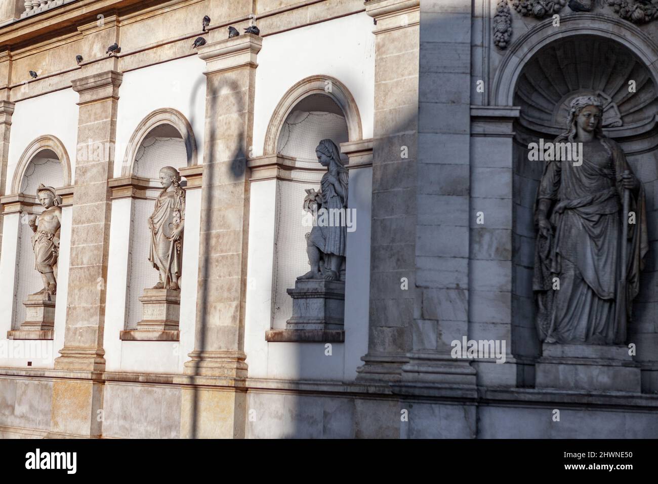 Wall with marble sculptures . Baroque architecture with statues Stock ...