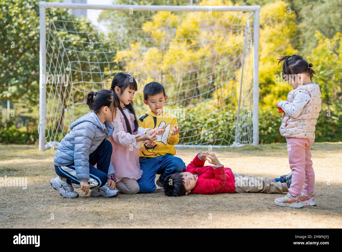 Friendship groups hi-res stock photography and images - Alamy