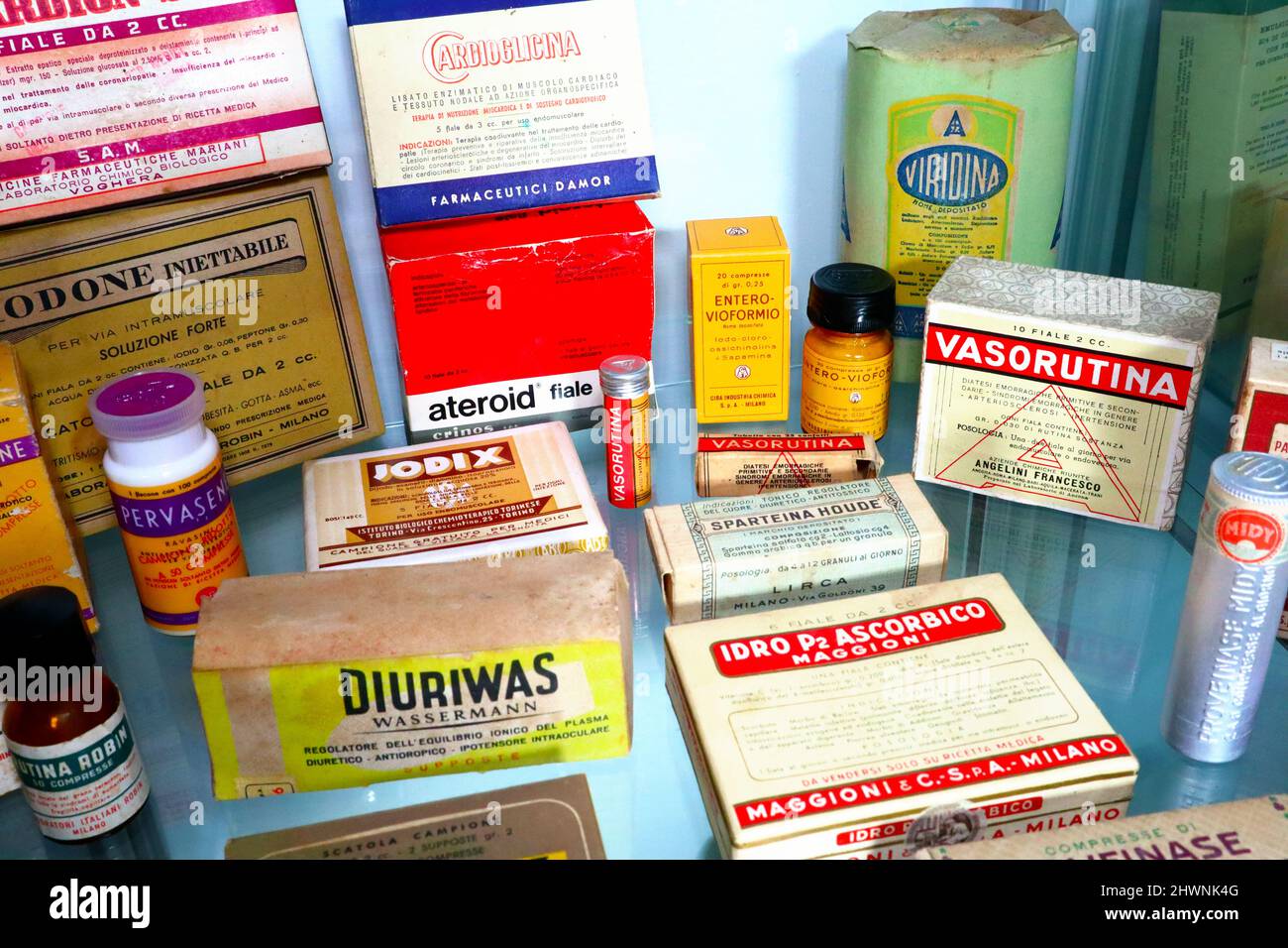 Vintage old Medicines display between 1940 and 1960s Stock Photo - Alamy