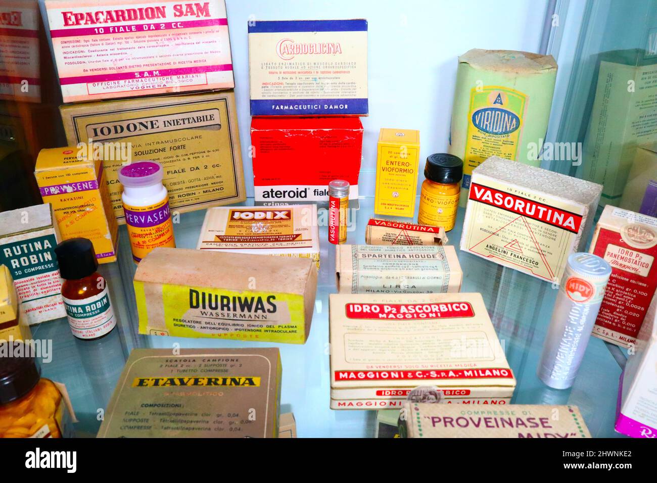 Vintage old Medicines display between 1940 and 1960s Stock Photo - Alamy