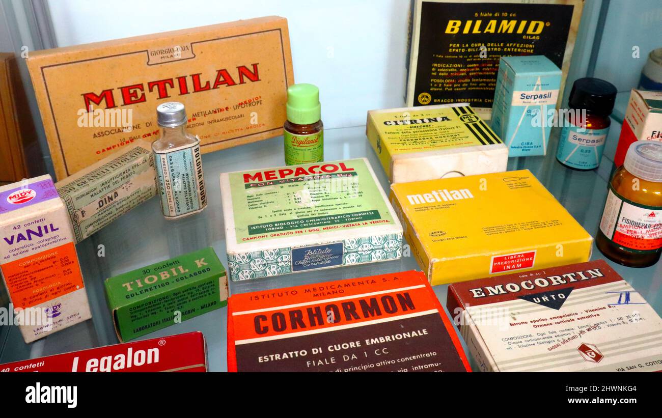 Vintage old Medicines display between 1940 and 1960s Stock Photo - Alamy