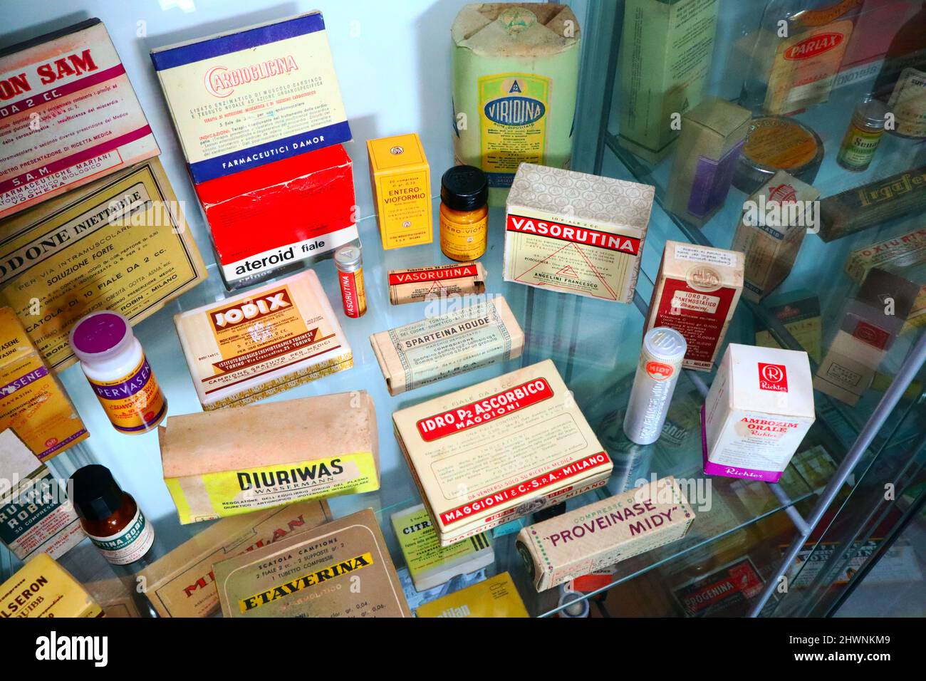 Vintage old Medicines display between 1940 and 1960s Stock Photo - Alamy