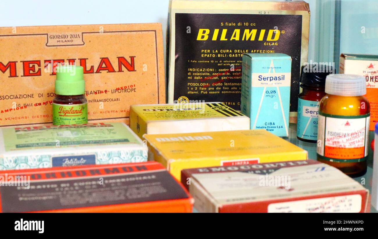 Vintage old Medicines display between 1940 and 1960s Stock Photo - Alamy