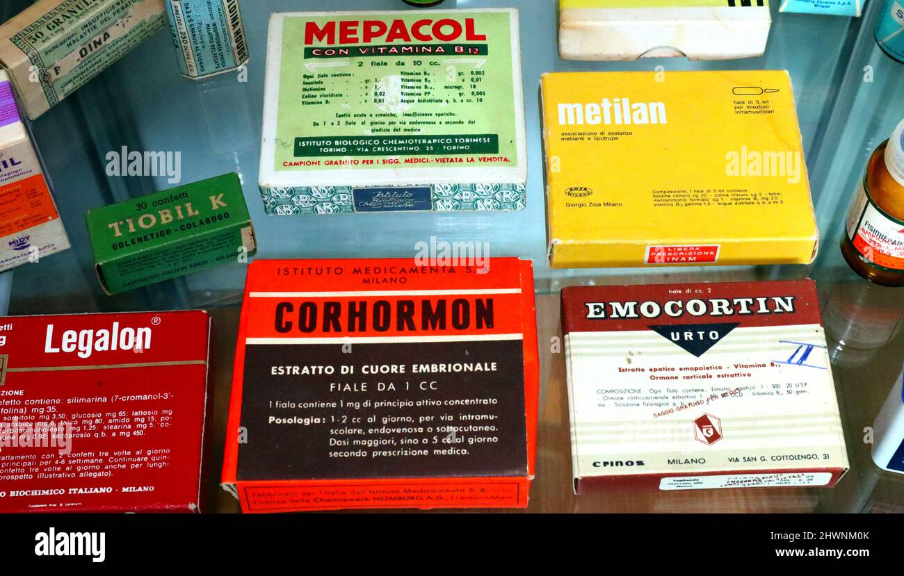 Vintage old Medicines display between 1940 and 1960s Stock Photo - Alamy