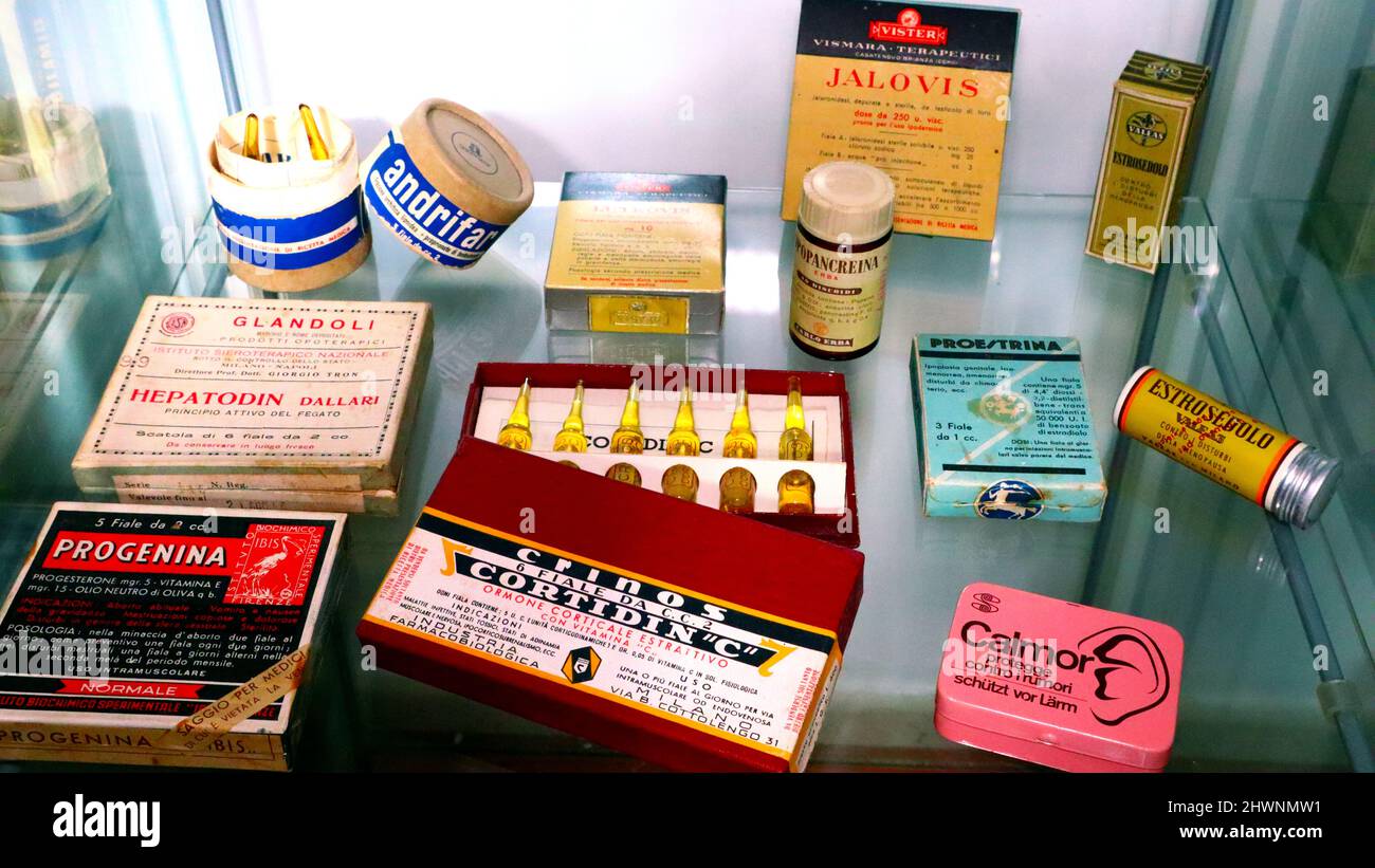 Vintage old Medicines display between 1940 and 1960s Stock Photo - Alamy