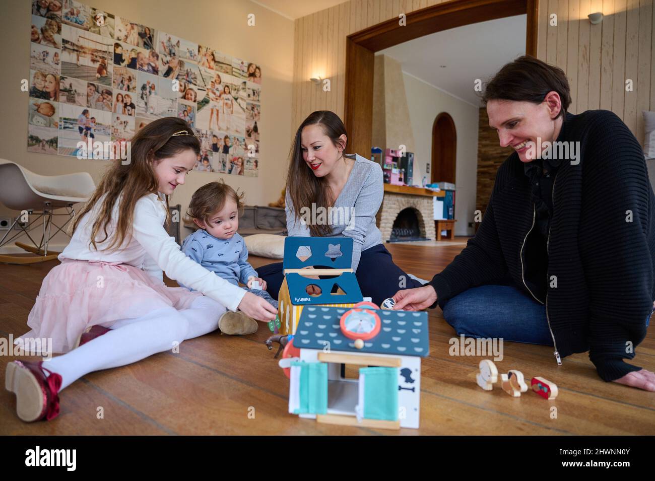 Berlin, Germany. 03rd Mar, 2022. Doula Denise Wilk (r) and Nina Landes ...