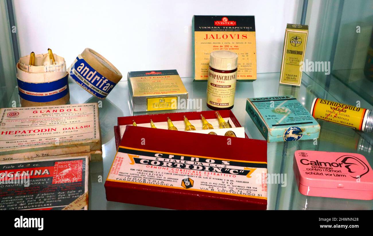 Vintage old Medicines display between 1940 and 1960s Stock Photo - Alamy
