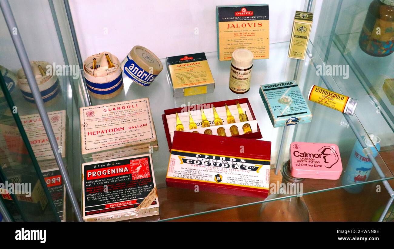 Vintage old Medicines display between 1940 and 1960s Stock Photo - Alamy