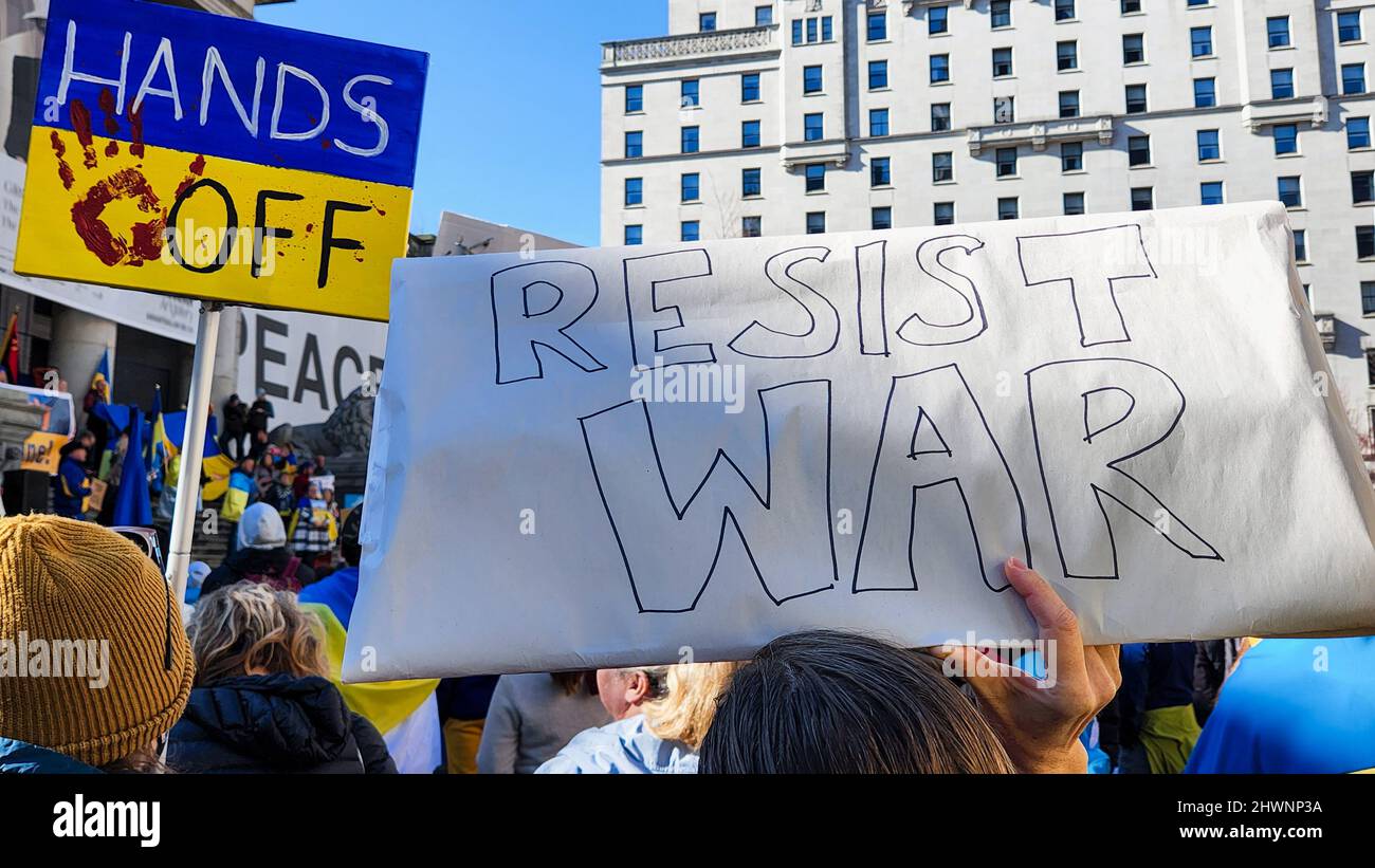 People with placards protest against the war in Ukraine Stock Photo - Alamy