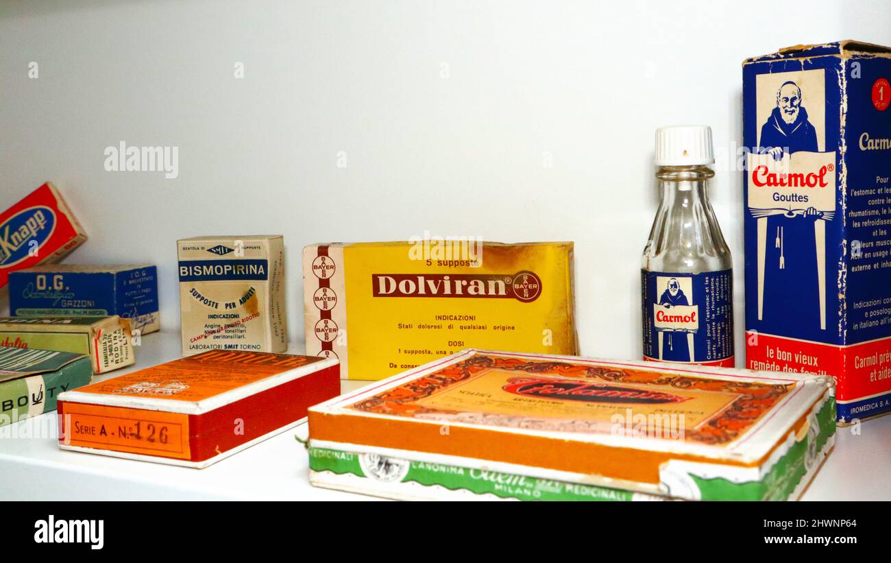 Vintage old Medicines display between 1940 and 1960s Stock Photo - Alamy