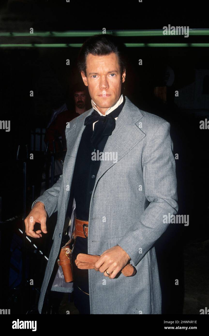 Randy Travis at the Roy Rogers Museum & also doing a shootout video in ...