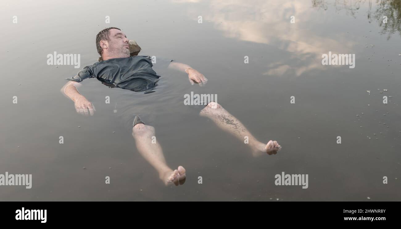 Drowned woman and pond hi-res stock photography and images - Alamy