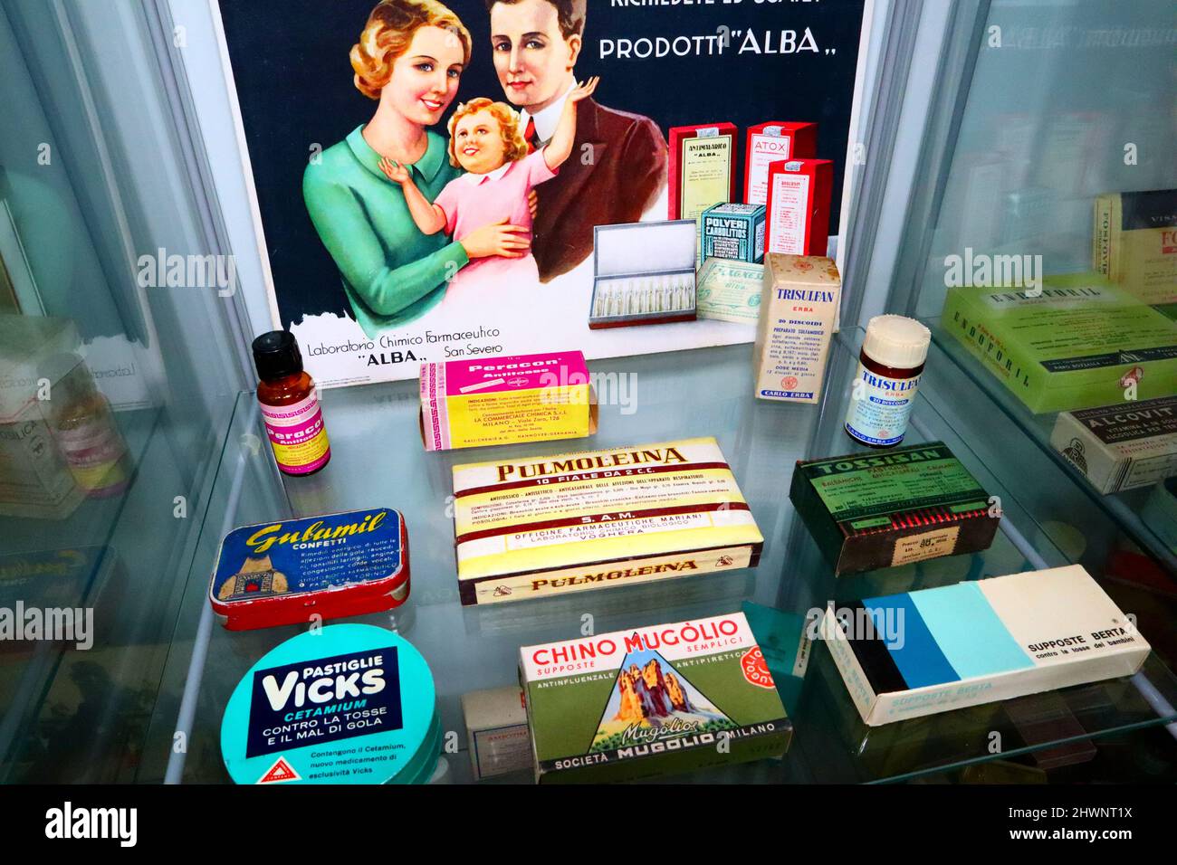 Vintage old Medicines display between 1940 and 1960s Stock Photo - Alamy