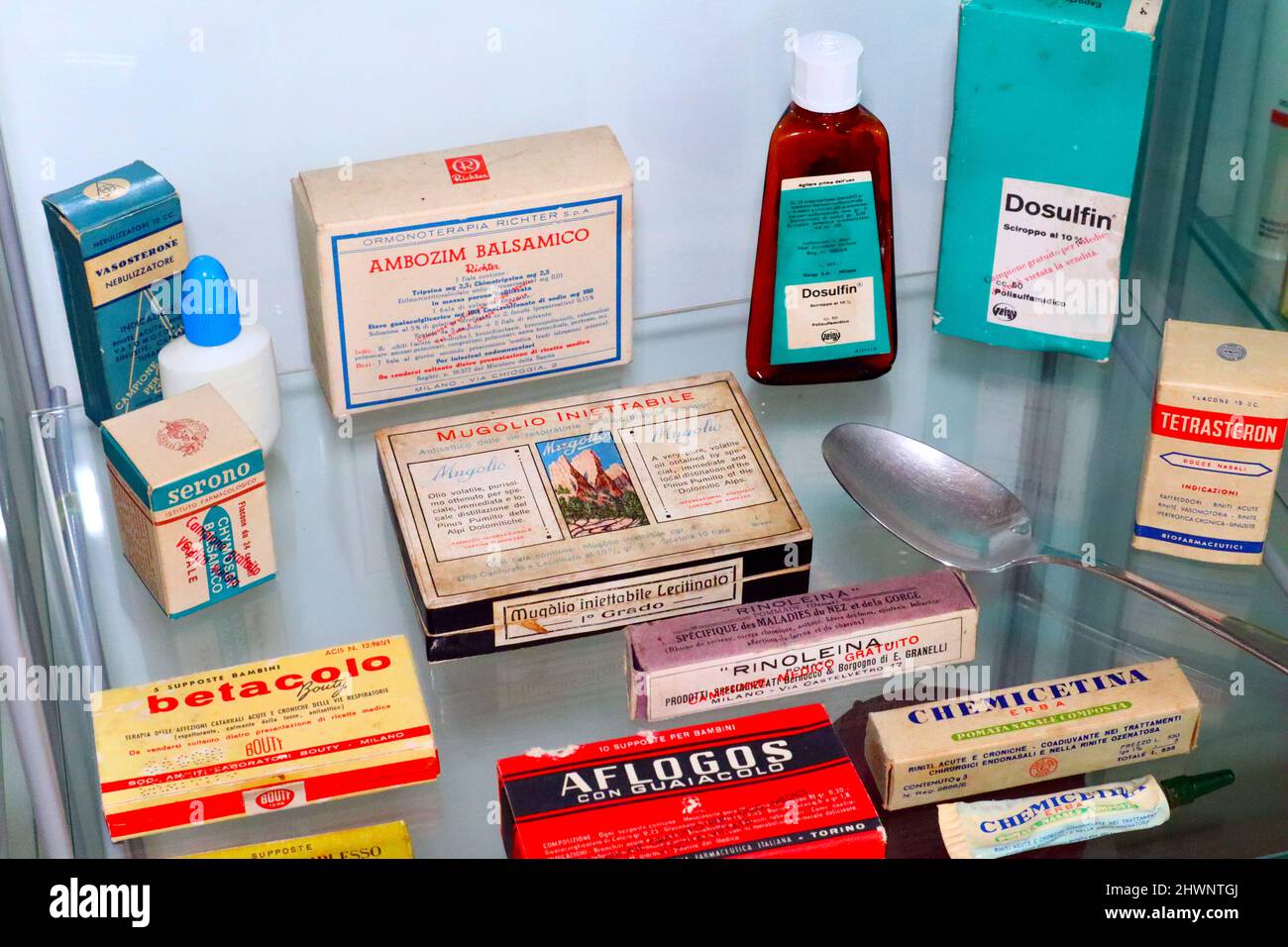 Vintage old Medicines display between 1940 and 1960s Stock Photo - Alamy