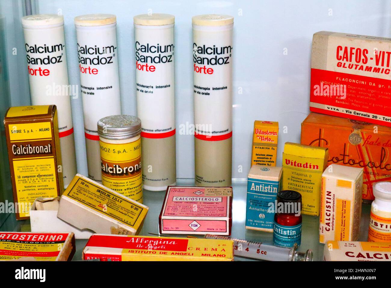 Vintage old Medicines display between 1940 and 1960s Stock Photo - Alamy
