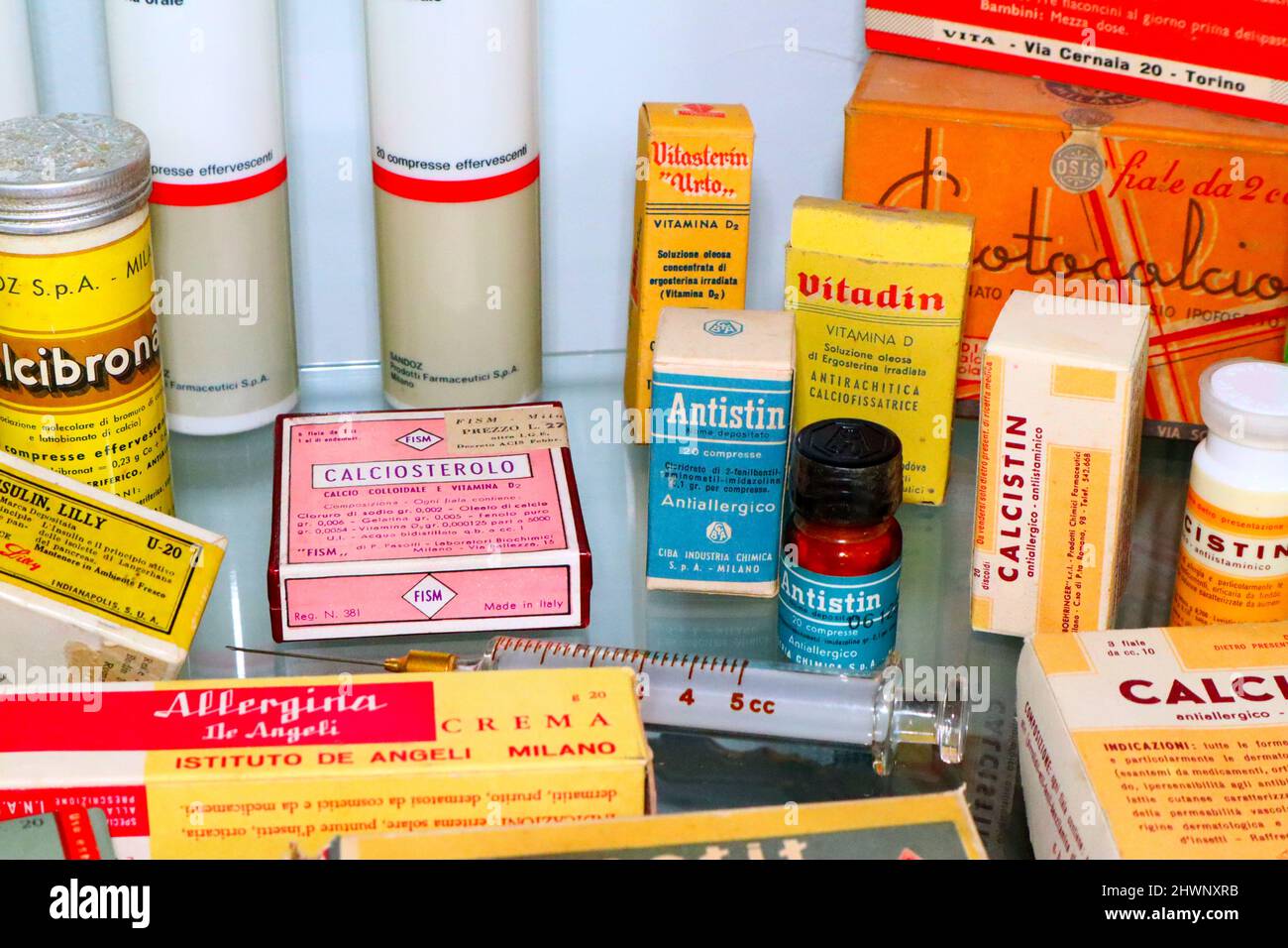 Vintage old Medicines display between 1940 and 1960s Stock Photo - Alamy
