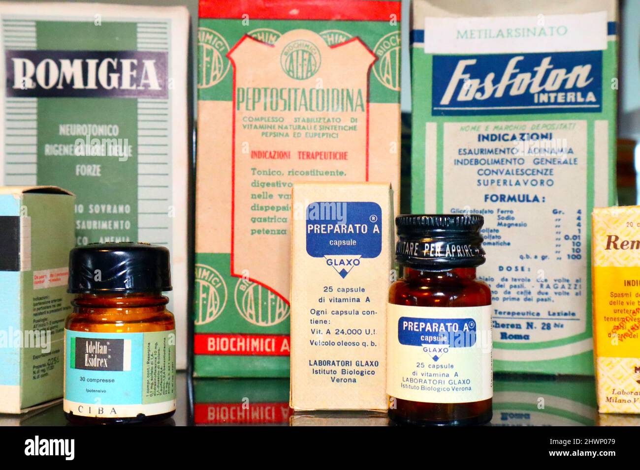 Vintage old Medicines display between 1940 and 1960s Stock Photo - Alamy
