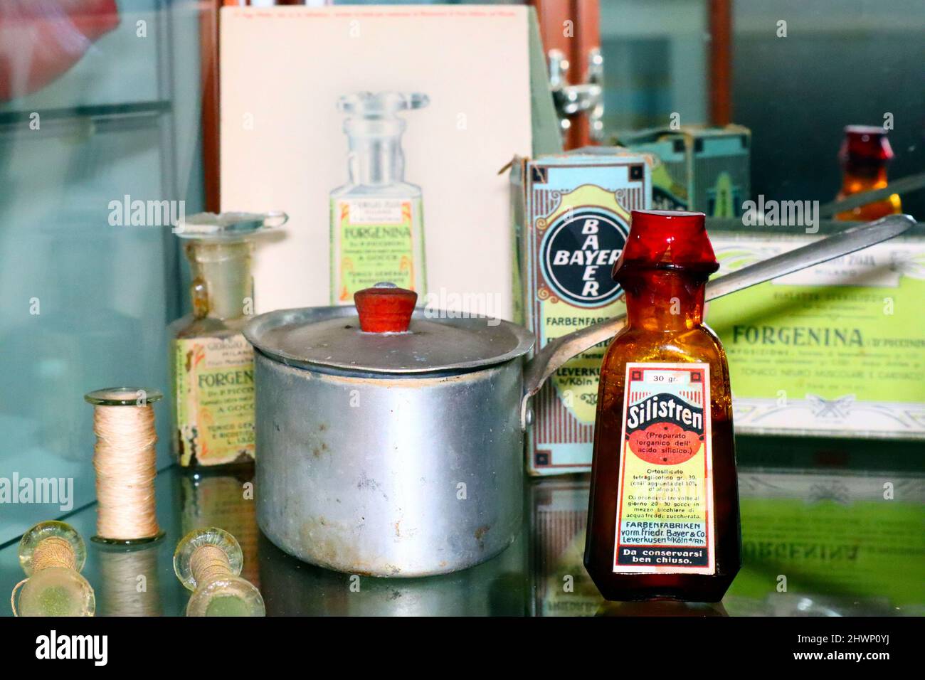 Vintage old Medicines display between 1920 and 1940s Stock Photo - Alamy
