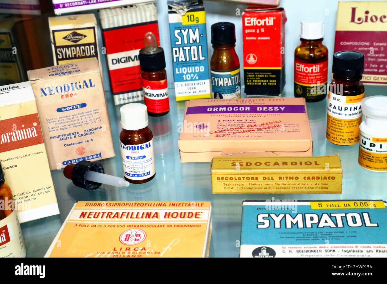 Vintage old Medicines display between 1940 and 1960s Stock Photo - Alamy