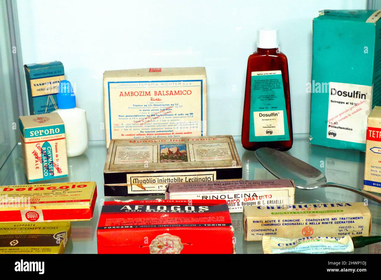 Vintage old Medicines display between 1940 and 1960s Stock Photo - Alamy