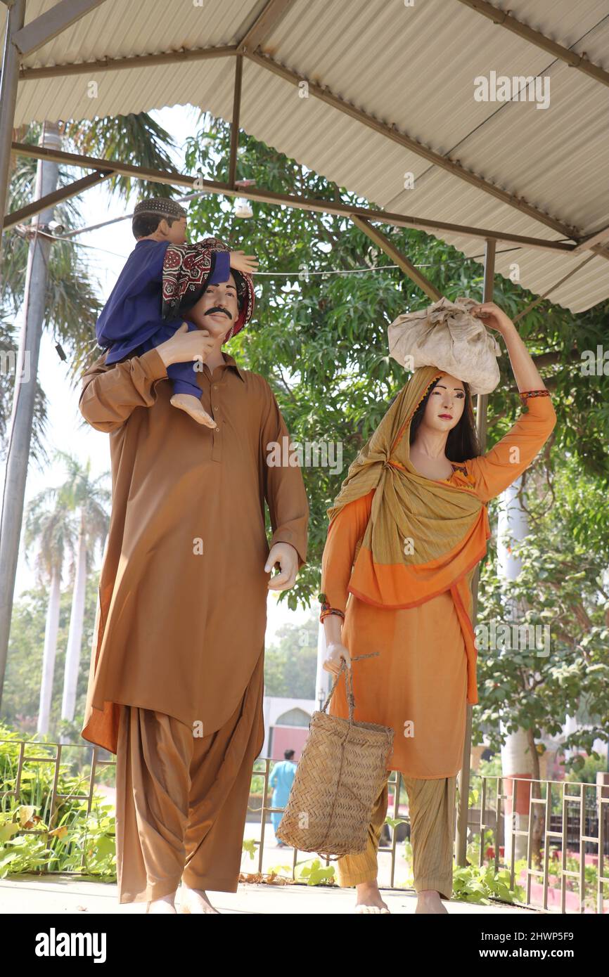Traditional Sindhi Family Mannequins in Cultural Dress | Pakistani ...
