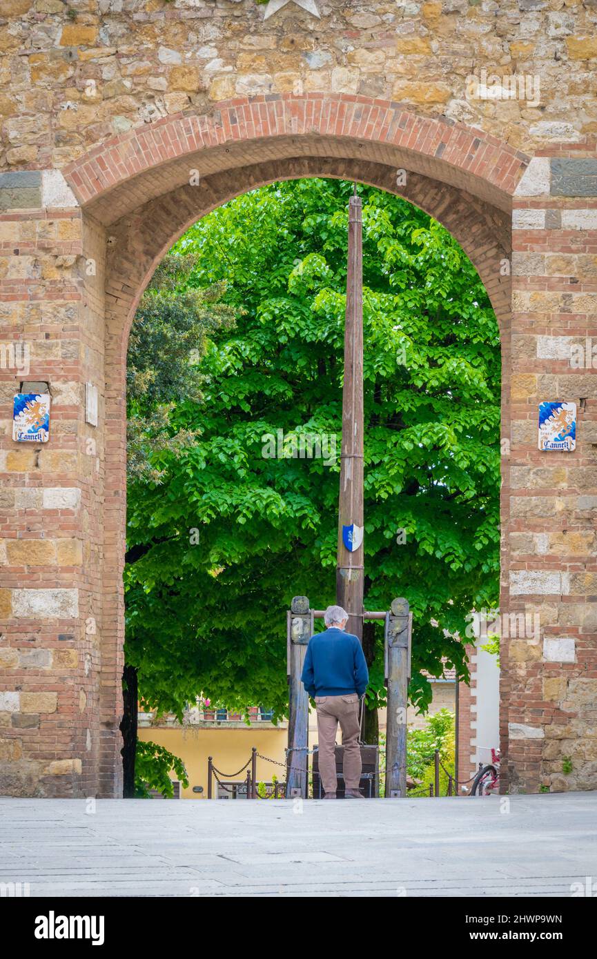 San Quirico d'Orcia (Toscana, Italy) - The renaissance town of Tuscany ...