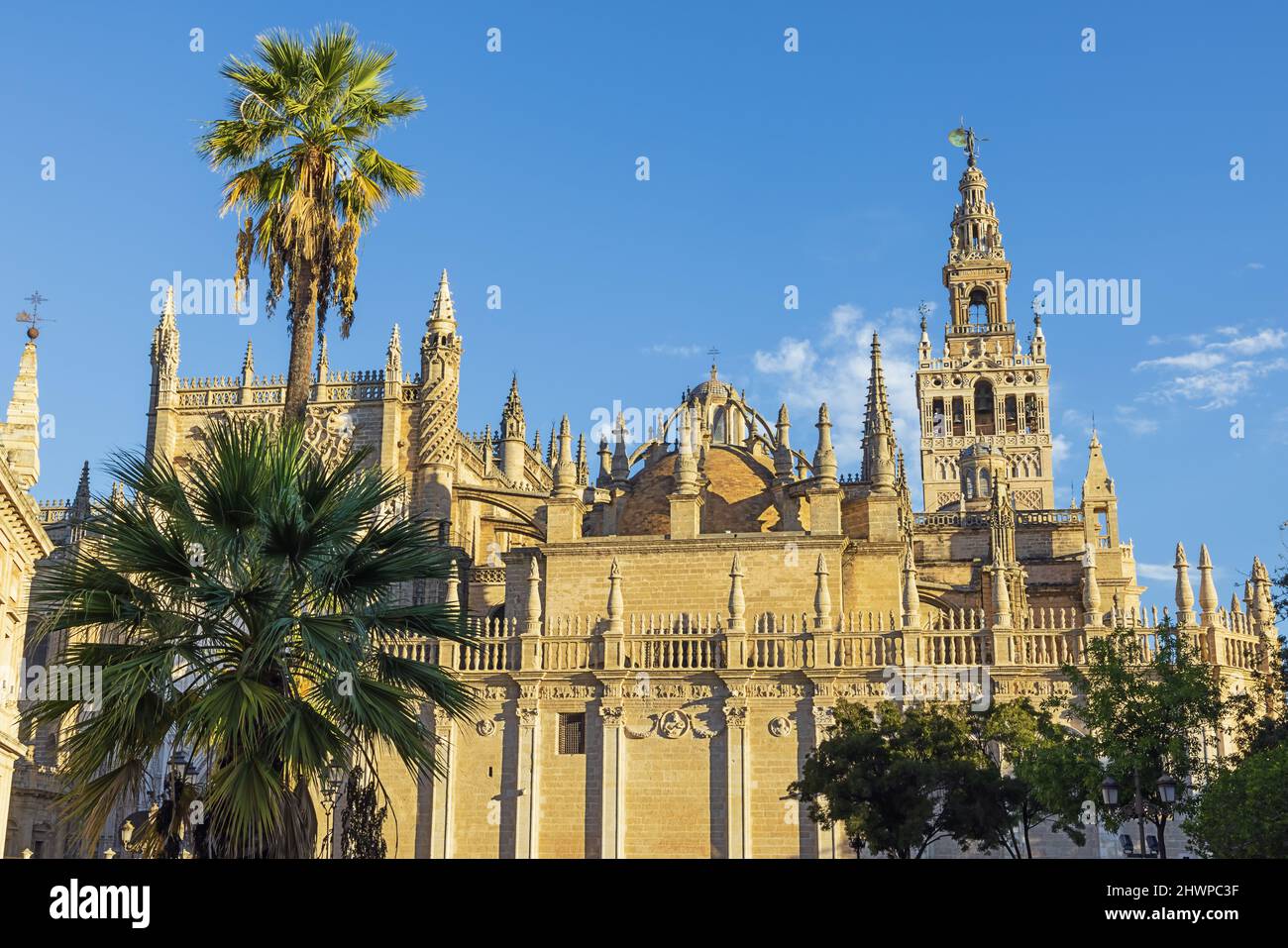 Giralda tower triumph square hi-res stock photography and images - Alamy