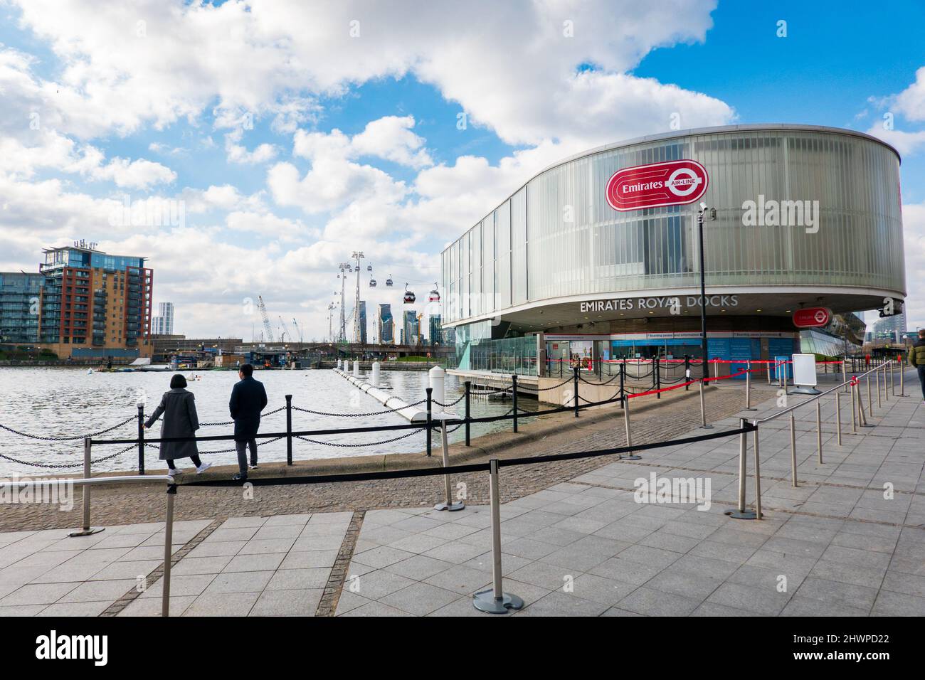 Royal Docks Emirates Air Line cable car Stock Photo - Alamy