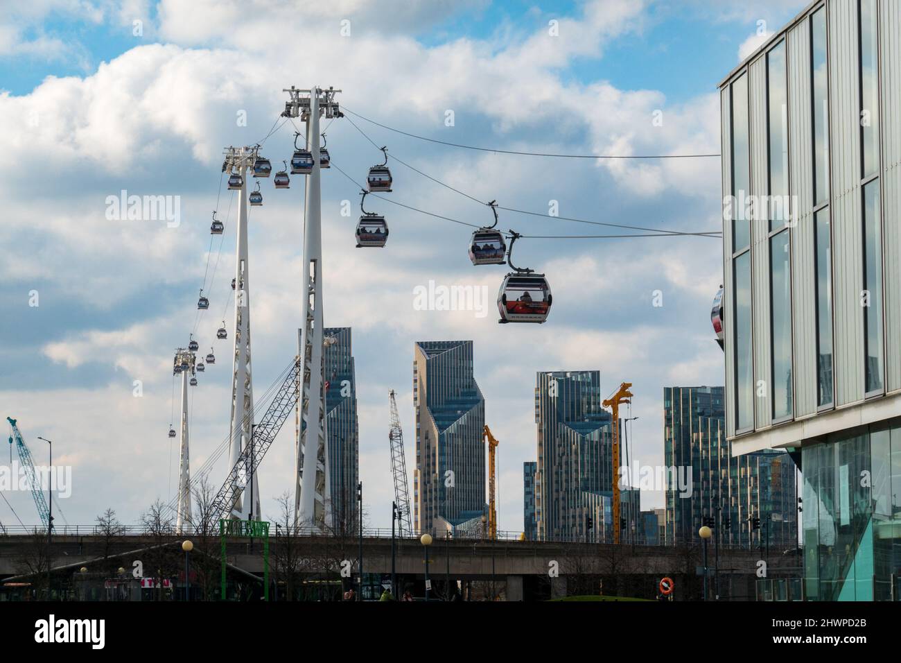 Royal Docks Emirates Air Line cable car Stock Photo - Alamy