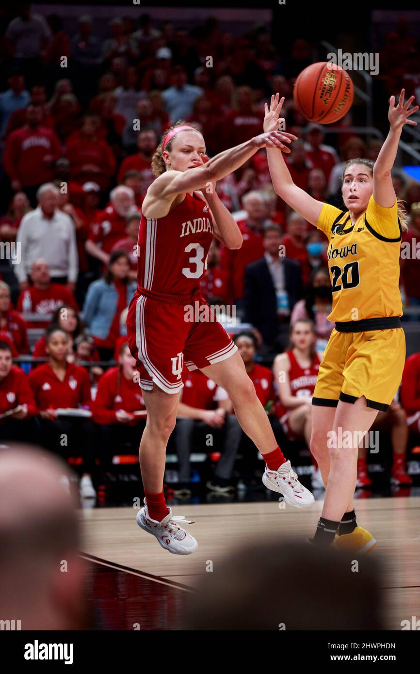 Indiana Hoosiers guard Grace Berger (34) passes against Iowa Hawkeyes ...