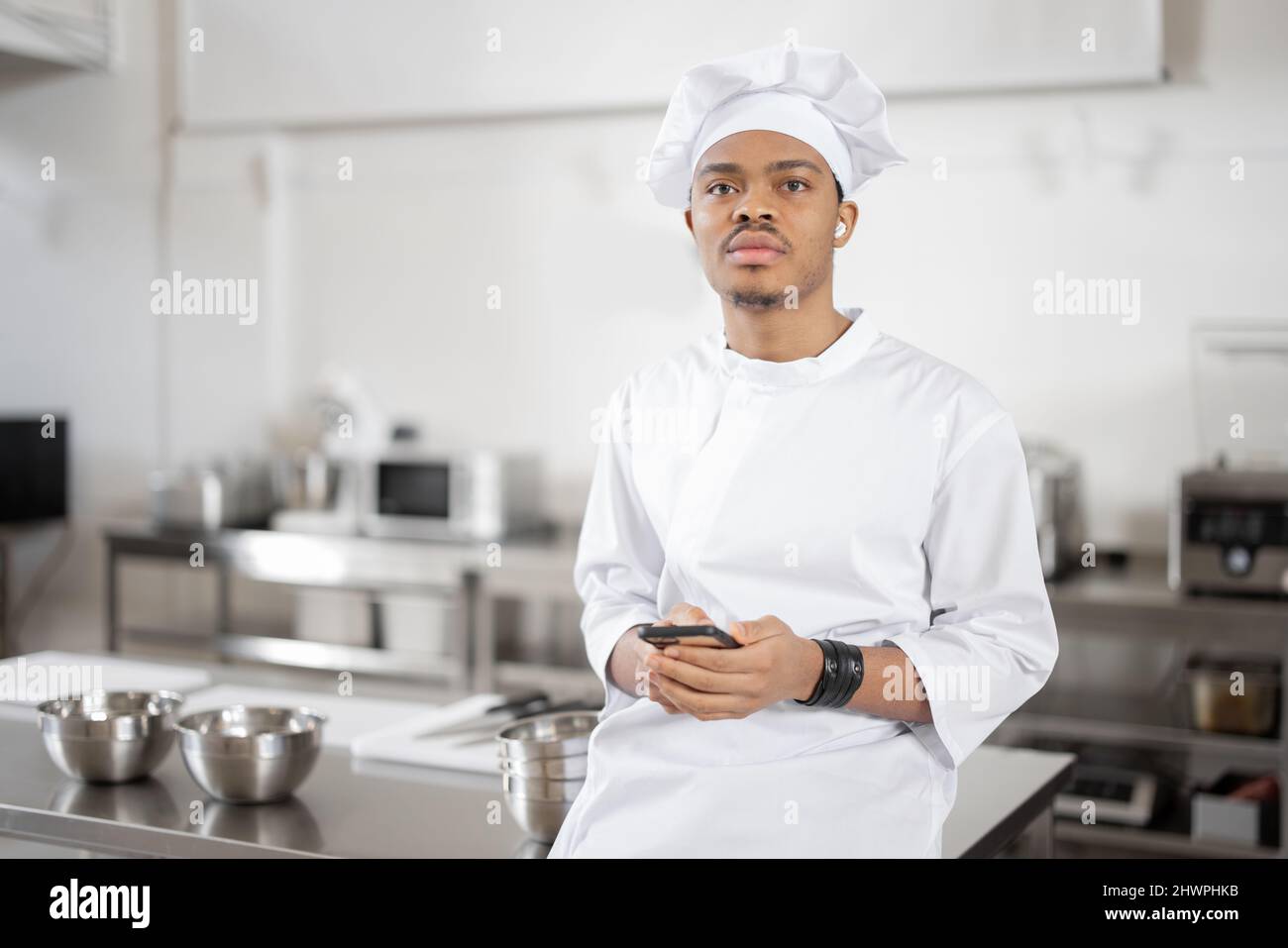 Kitchen workers hi-res stock photography and images - Alamy