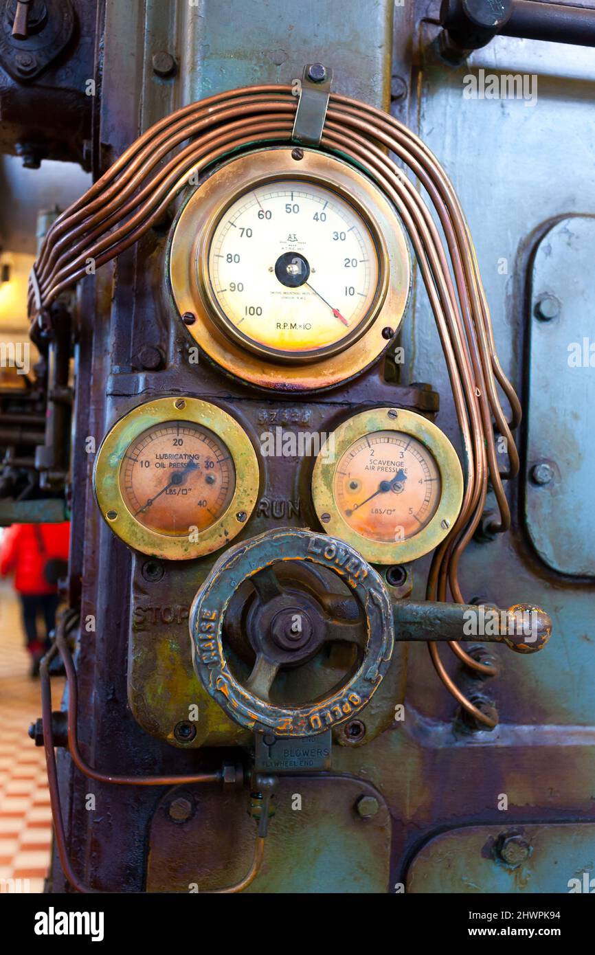 Smiths dials hi-res stock photography and images - Alamy