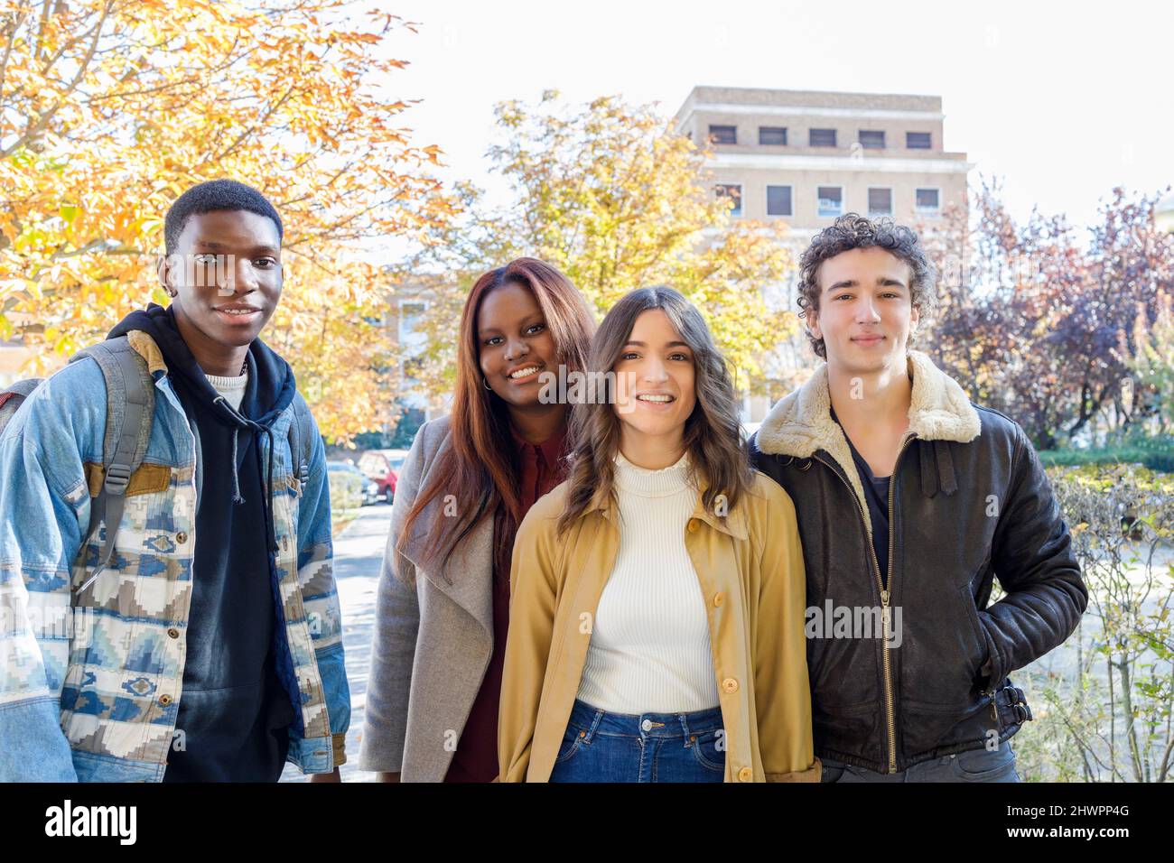 Multicultural college students hi-res stock photography and images - Alamy