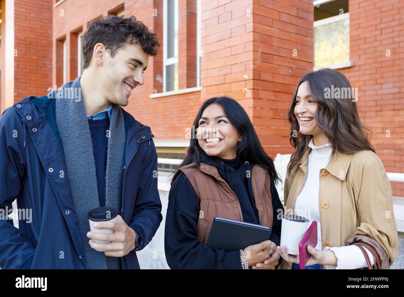 Group of friends talking college hi-res stock photography and images ...