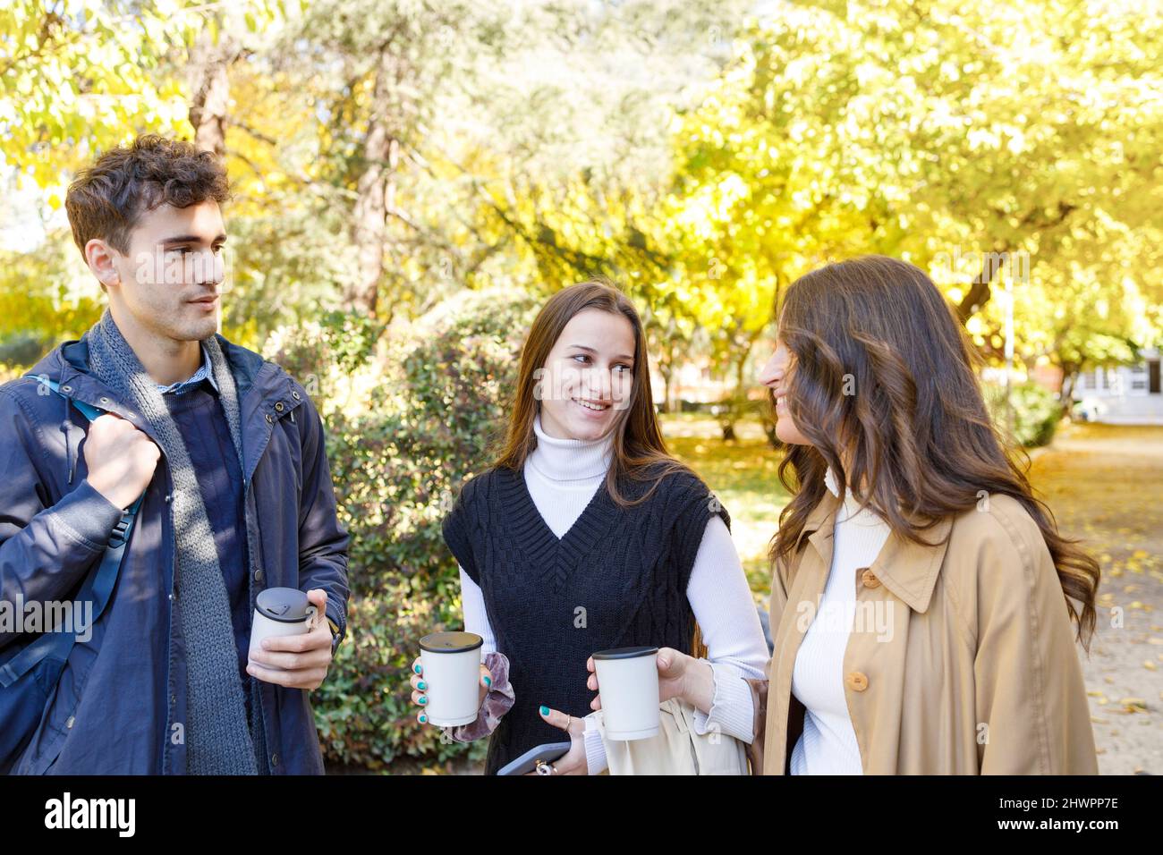 Group of friends talking college hi-res stock photography and images ...