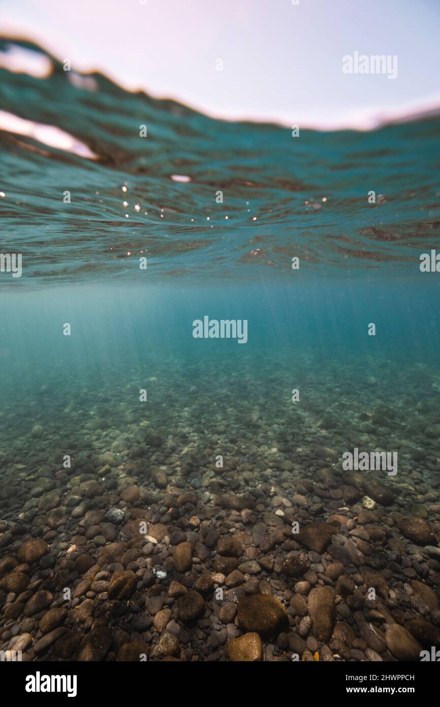 Rocks on ocean floor undersea Stock Photo - Alamy