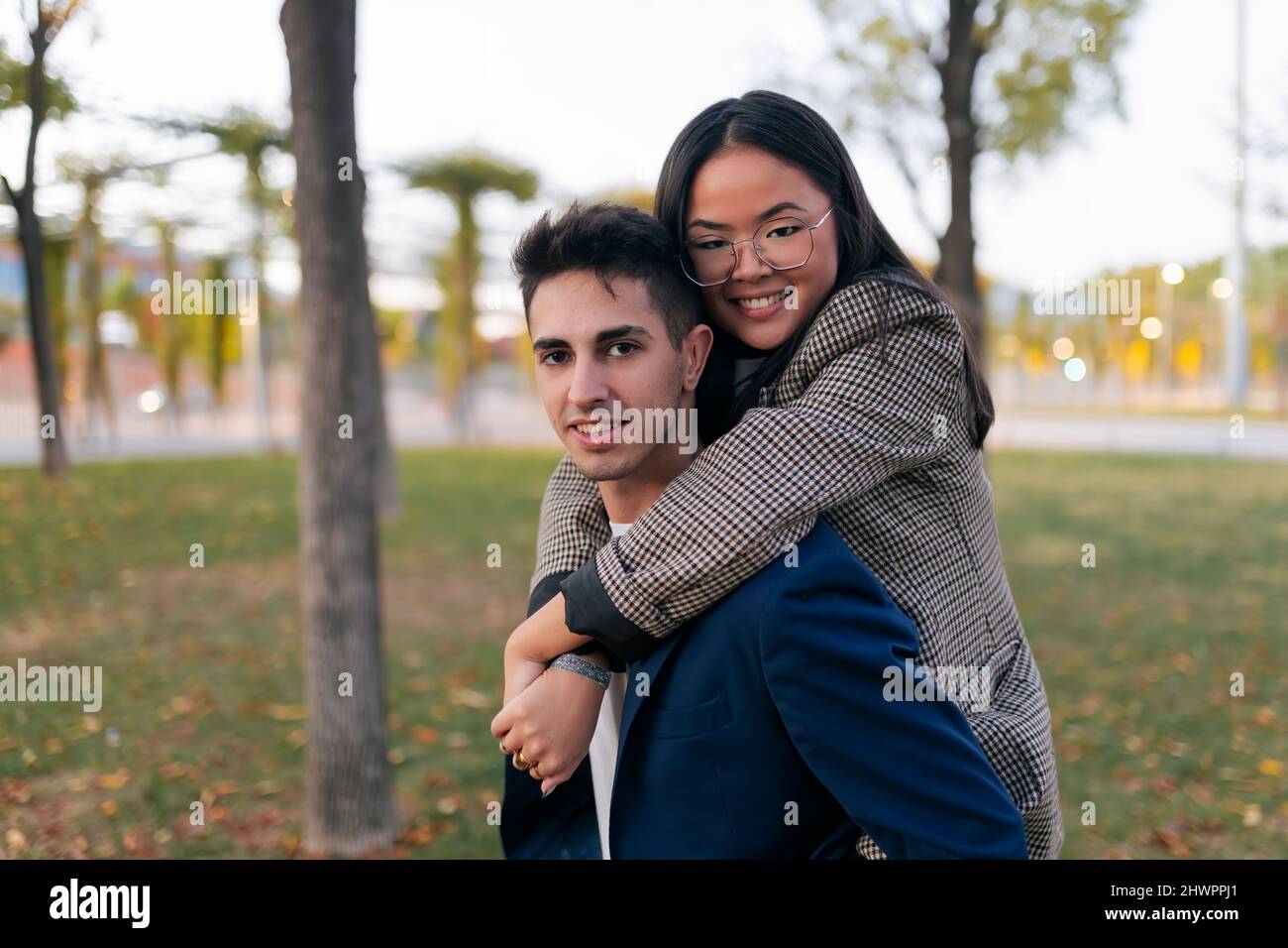 Business people piggyback hi-res stock photography and images - Alamy