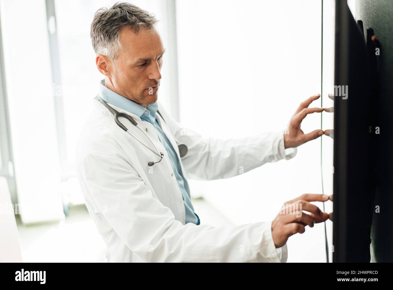 Mature monitor hi-res stock photography and images - Alamy