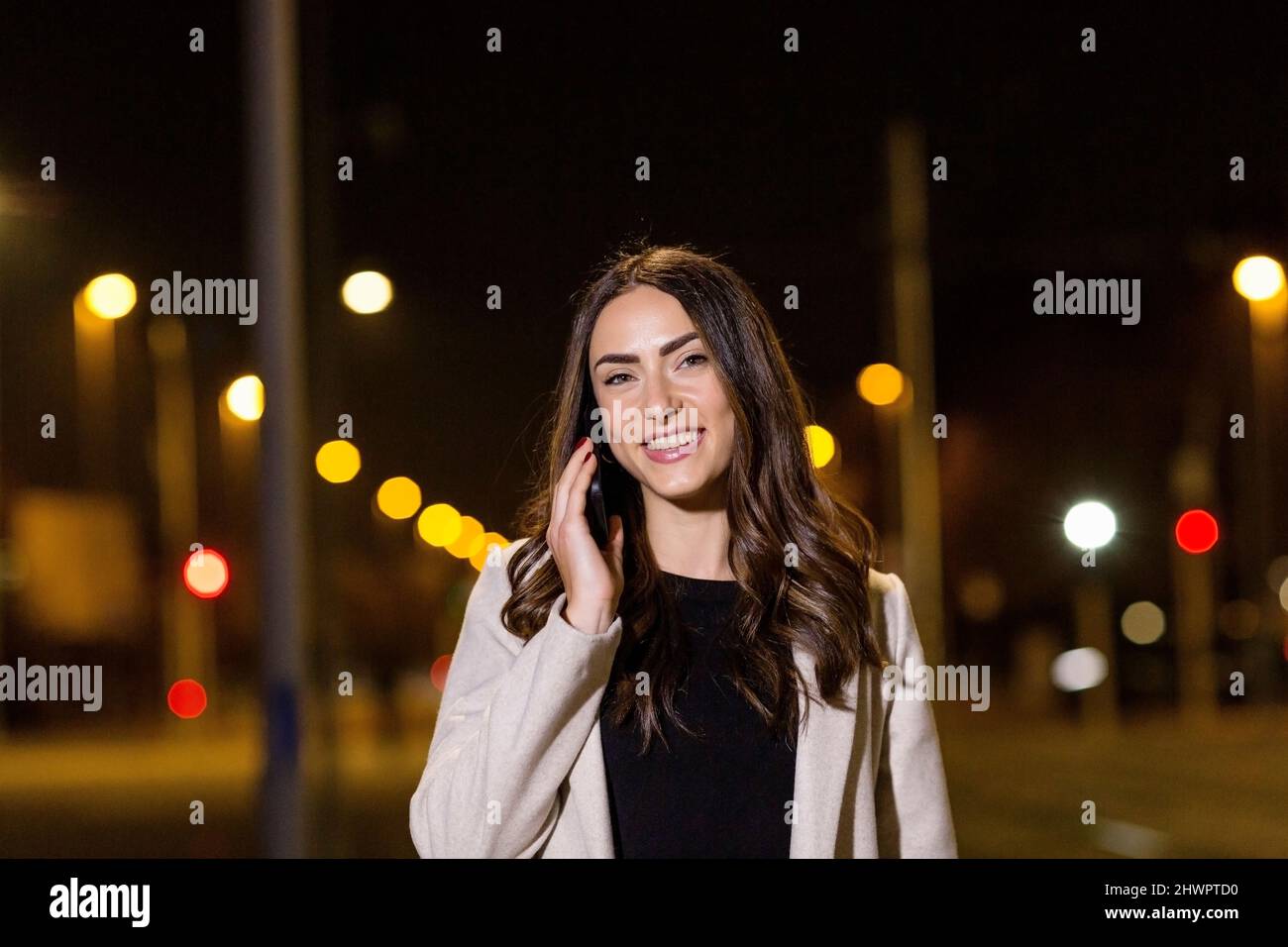 Mobile phone call night hi-res stock photography and images - Alamy