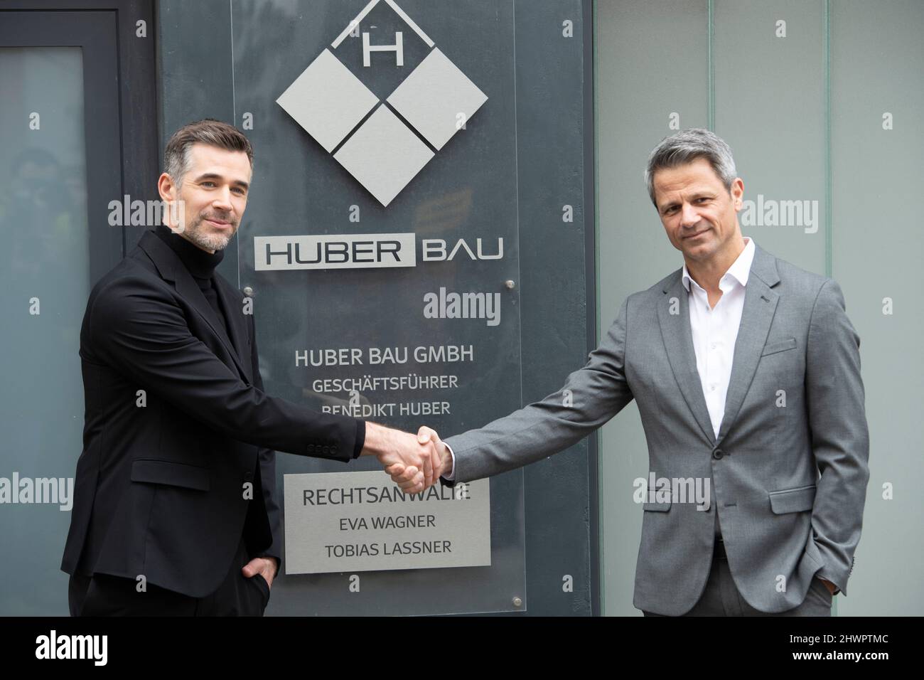 from left: actor Jo WEIL plays the role of Dominic Adams, actor Jens ...