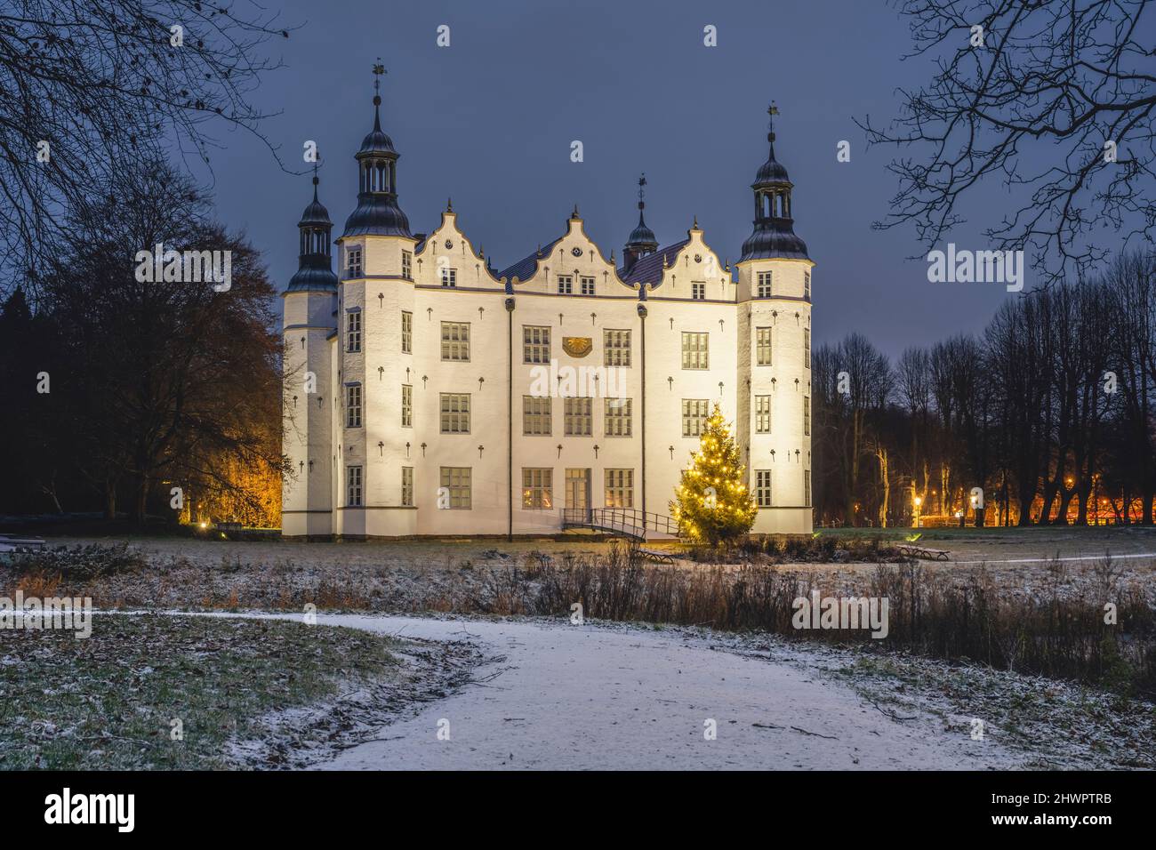 Germany, Schleswig-Holstein, Ahrensburg, Footpath in front of Schloss ...