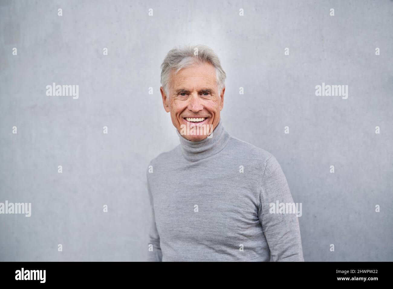 Elderly man in front hi-res stock photography and images - Alamy