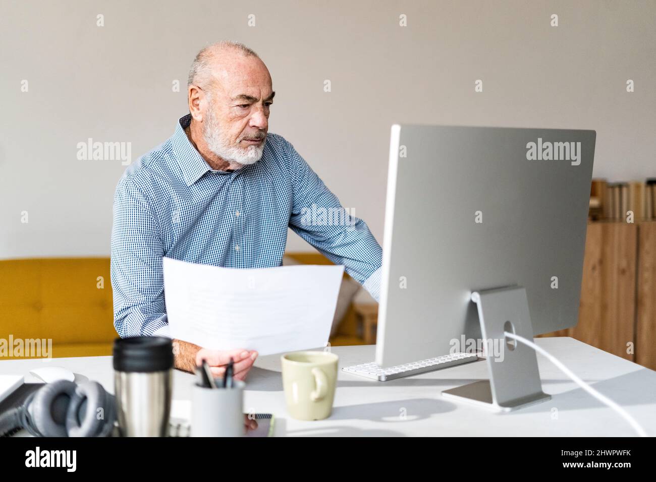 Serious computer hi-res stock photography and images - Alamy