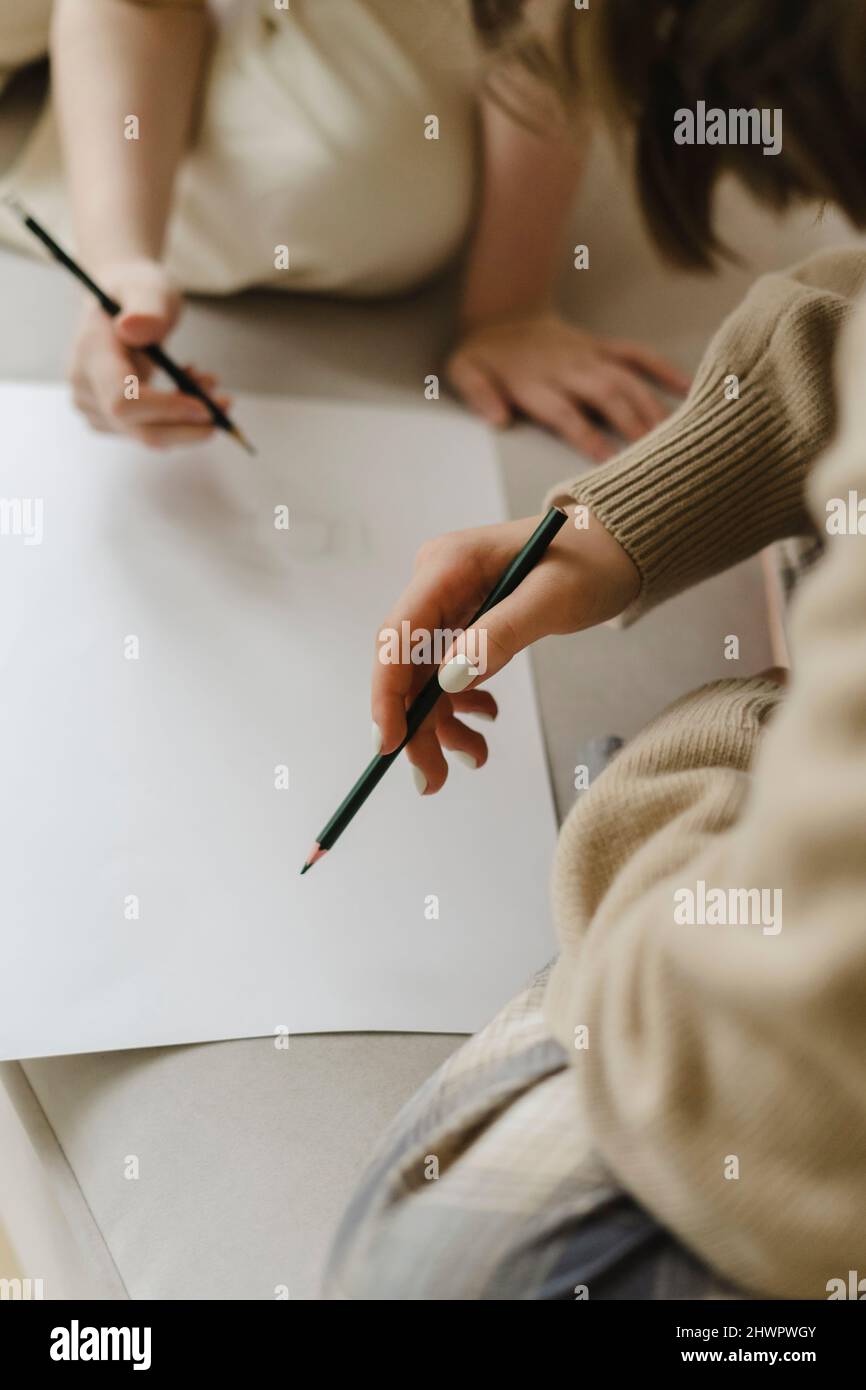Friends drawing hi-res stock photography and images - Alamy