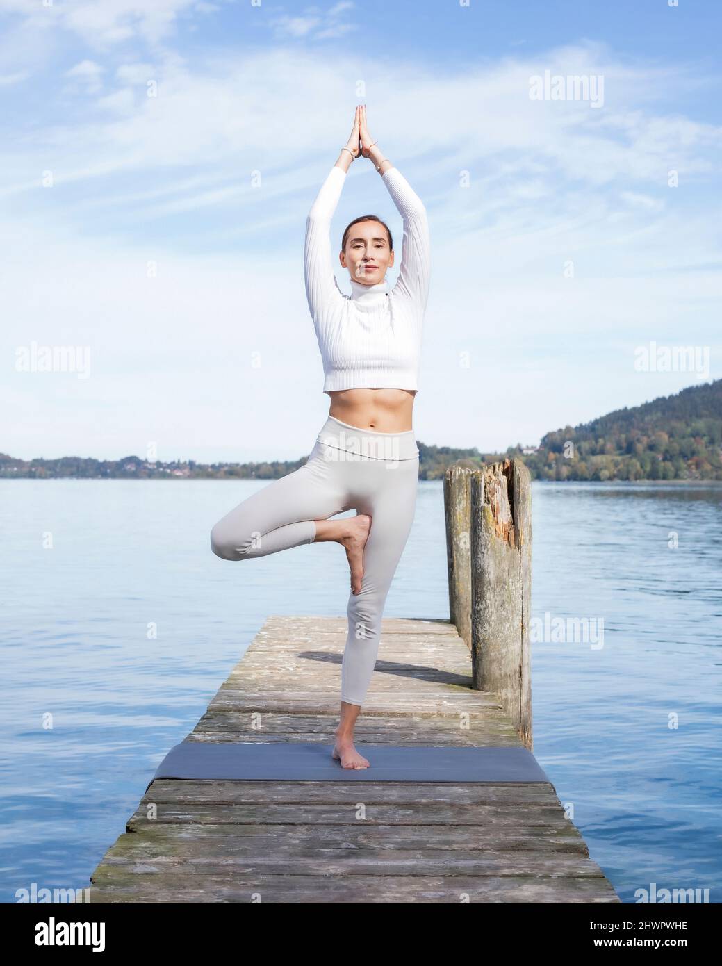 Woman beautiful pose hi-res stock photography and images - Alamy