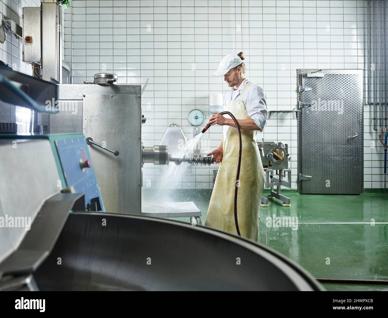 Food washing factory hi-res stock photography and images - Alamy