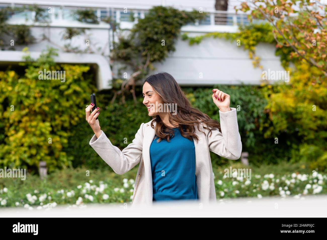 Caucasian female dancing mobile phone hi-res stock photography and ...