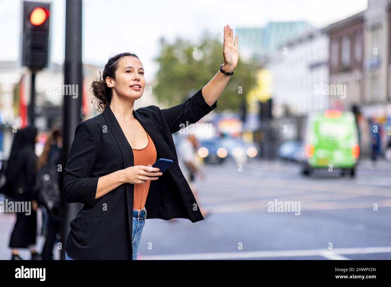 Hailing a london taxi hi-res stock photography and images - Alamy