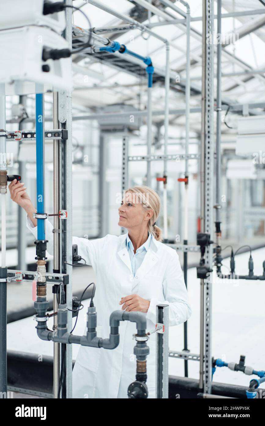 Laboratory pipes hi-res stock photography and images - Alamy