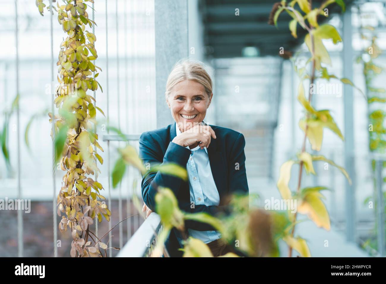 Scientist work on plant hi-res stock photography and images - Alamy